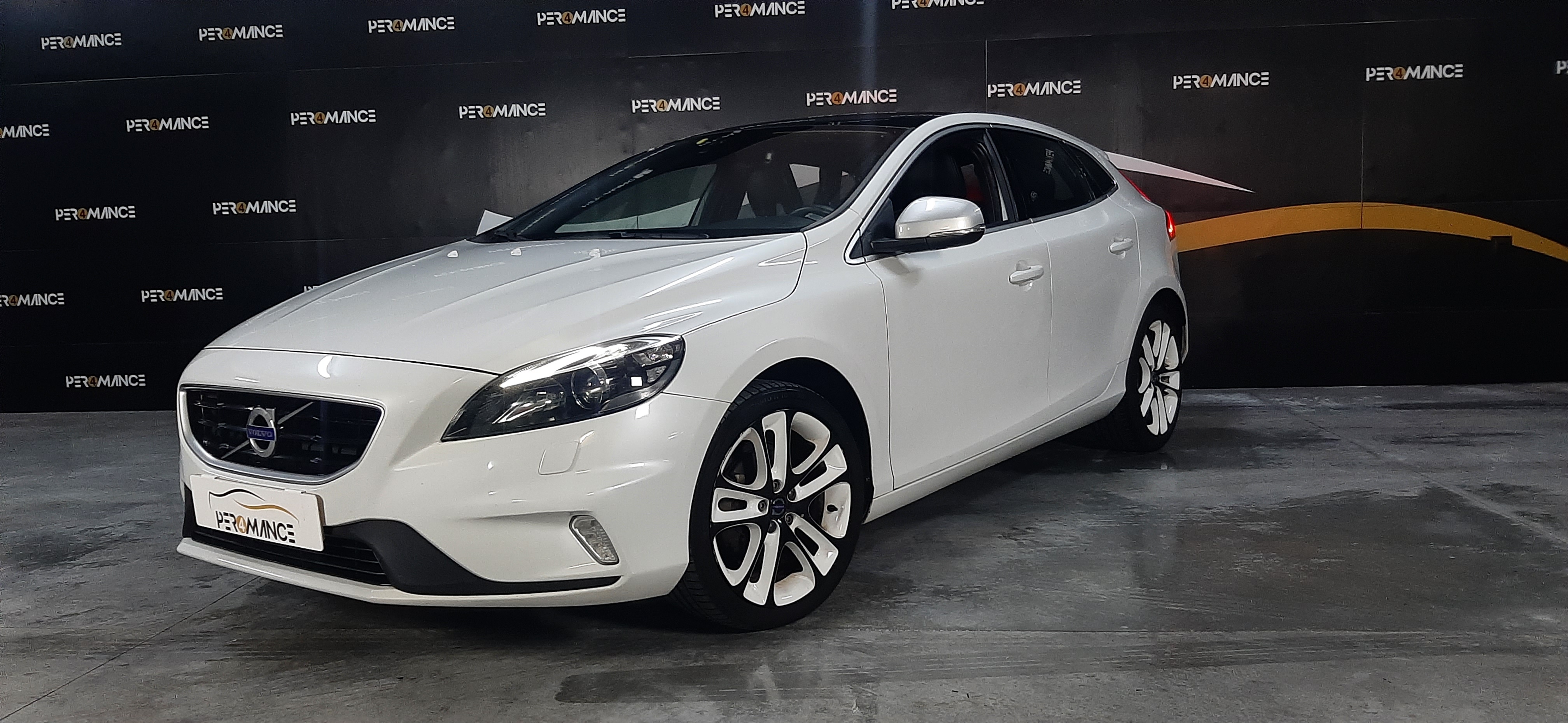 Volvo V40 R-DESIGN 2.0 D2 120cv | Per4mance